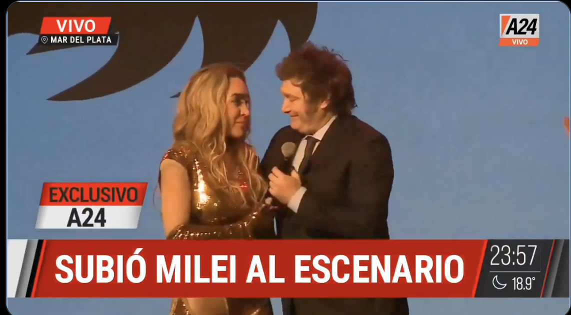 Así fue el apasionado beso de Javier Milei y su novia Fátima Florez ...
