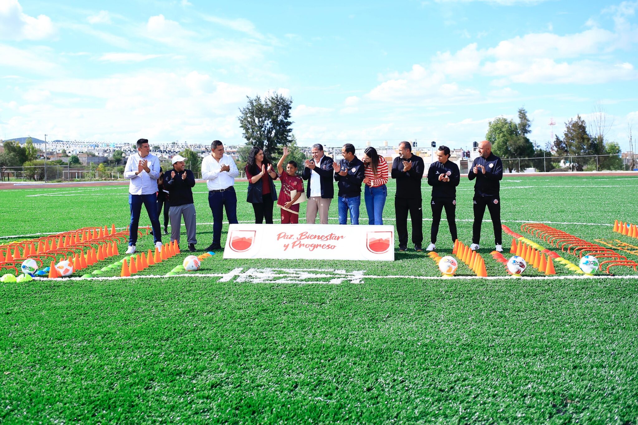 Entregan cancha de fútbol Soccer rehabilitada en Unidad Deportiva de Guadalupe - PÓRTICO